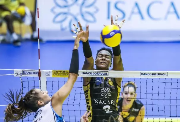 Praia bate o valente Curitiba e avança à semifinal – Web Vôlei - Tudo ...